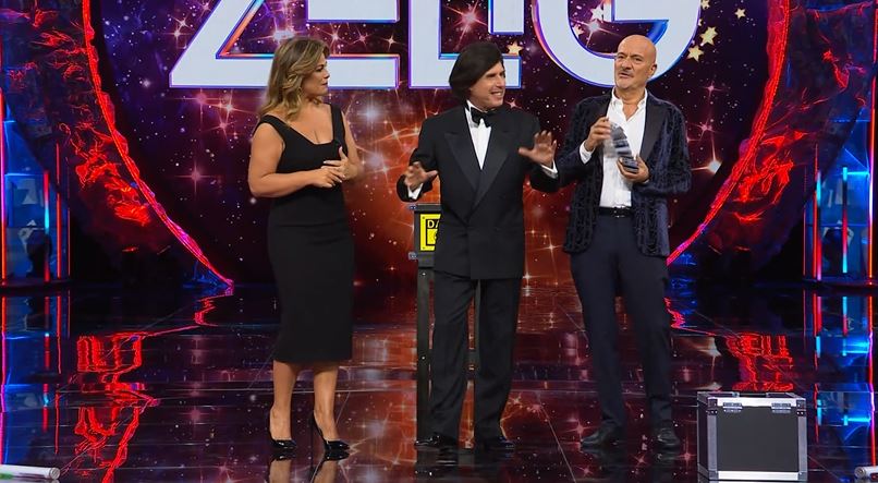 Zelig, a Raul Cremona non riesce il numero/ Vanessa Incontrada “Che ca ... Zelig, a Raul Cremona non riesce il numero/ Vanessa Incontrada “Che ca ...