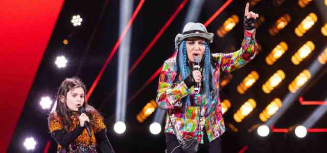 Mia, chi è? The Voice Kids 2023/ A 7 anni conquista Loredana Berté ...