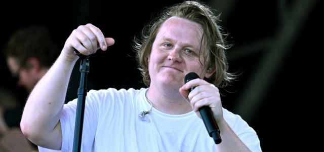 LEWIS CAPALDI/ A Glastonbury, quando l’amore sconfigge la malattia LEWIS CAPALDI/ A Glastonbury, quando l’amore sconfigge la malattia